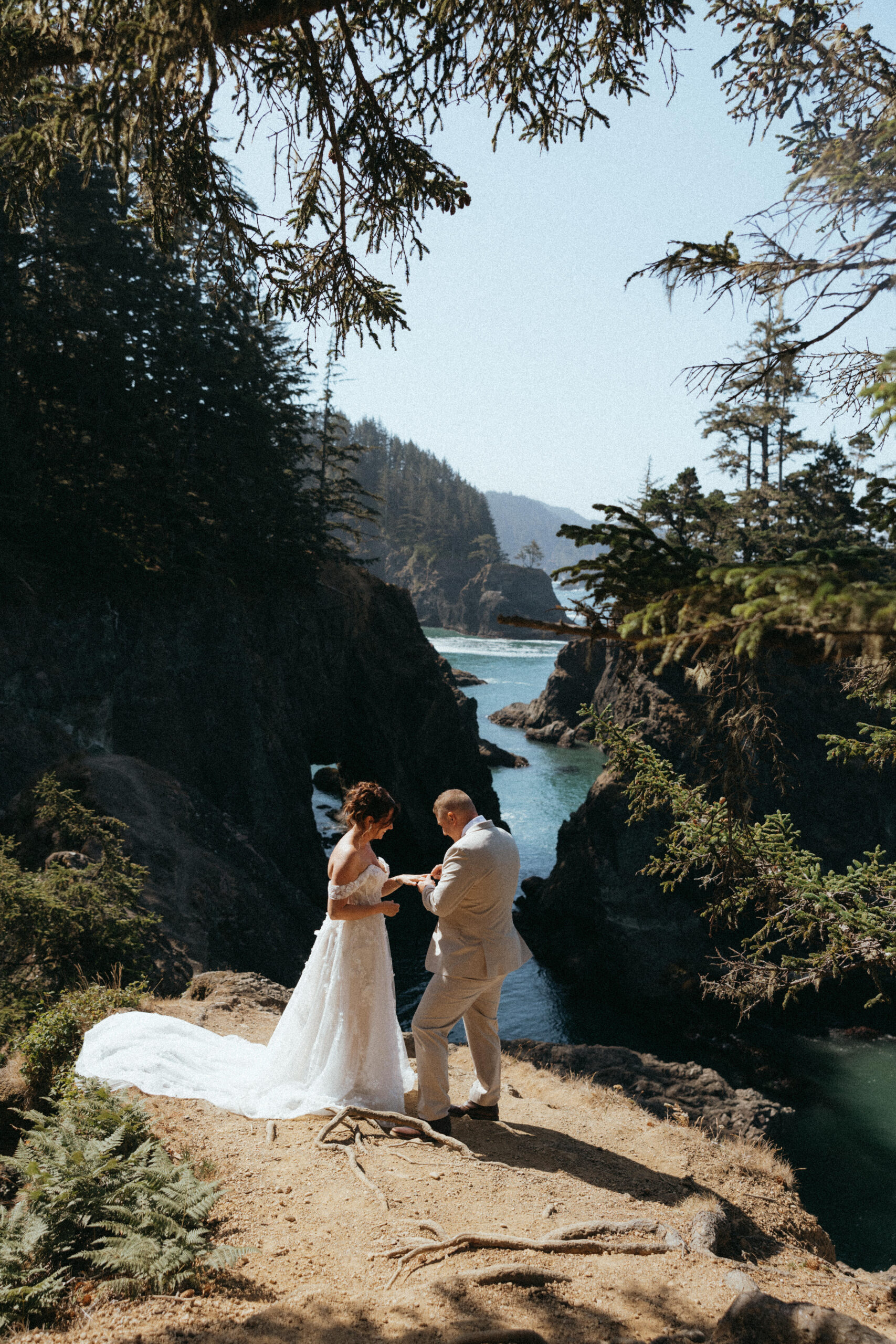 Natural Bridges Oregon Elopement Guide | Brookings Oregon Coastal ...
